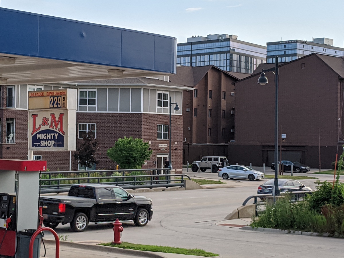 Several stabbed in "large fight" in neighborhood near University of ...