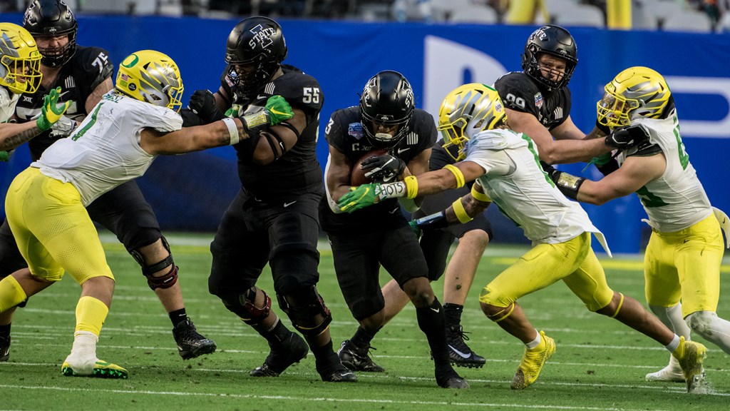 College Football: Iowa State wins Fiesta bowl over Oregon, 34-17 ...