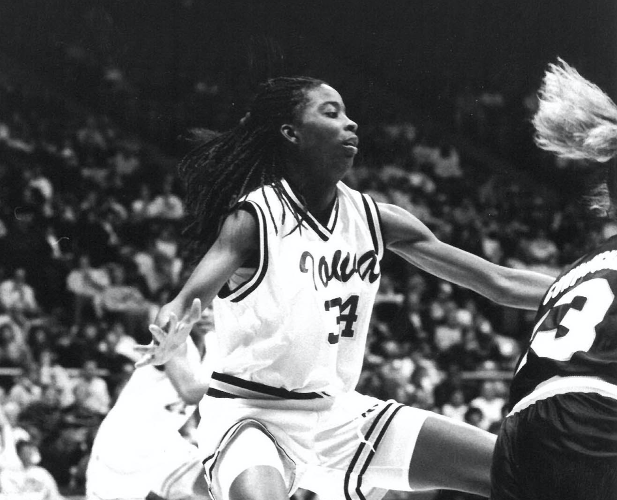 Former Hawkeye Simone Edwards Passes - NorthIowaToday.com