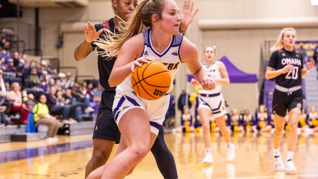Women's College Basketball: Former Mason City Mohawk Anna Deets named ...