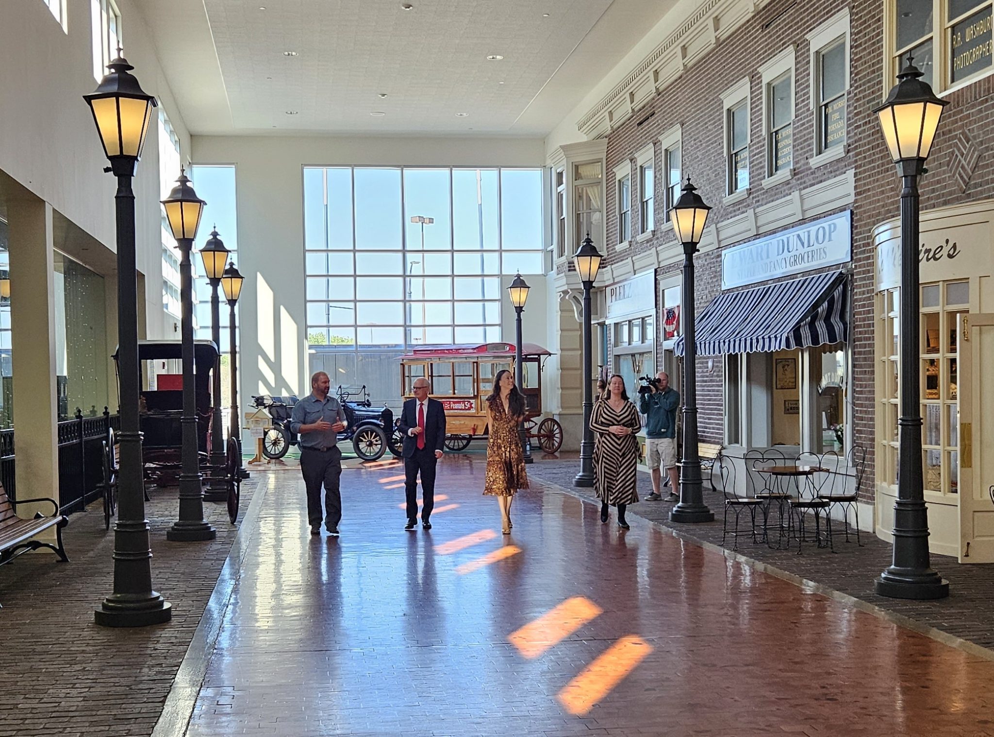 Broadway star Sutton Foster presented with official ‘Key to the City ...