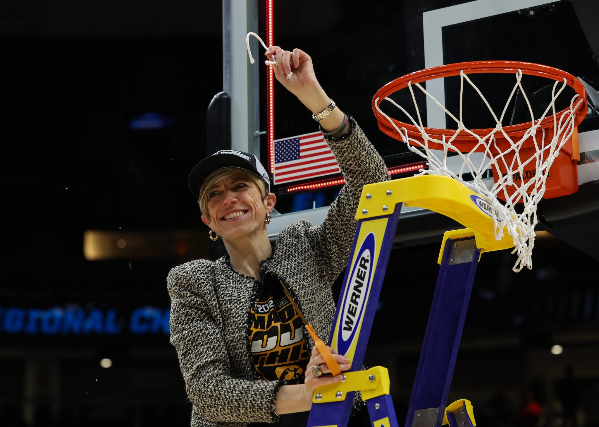 Iowa Hawkeyes name Jan Jensen new women's basketball head coach ...