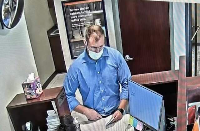 White man robs Iowa bank, flees with cash - NorthIowaToday.com