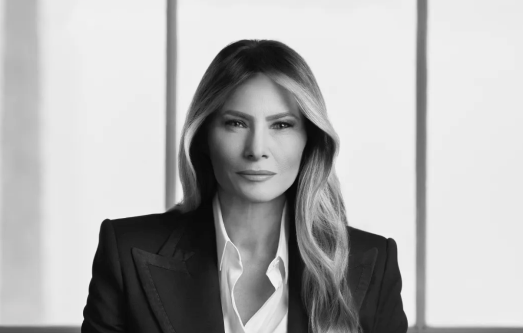 White House released official portrait of First Lady Melania Trump ...