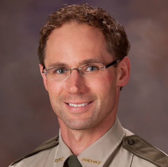 Kim Reynolds threatens Northern Iowa sheriff who told ICE commandos to ...