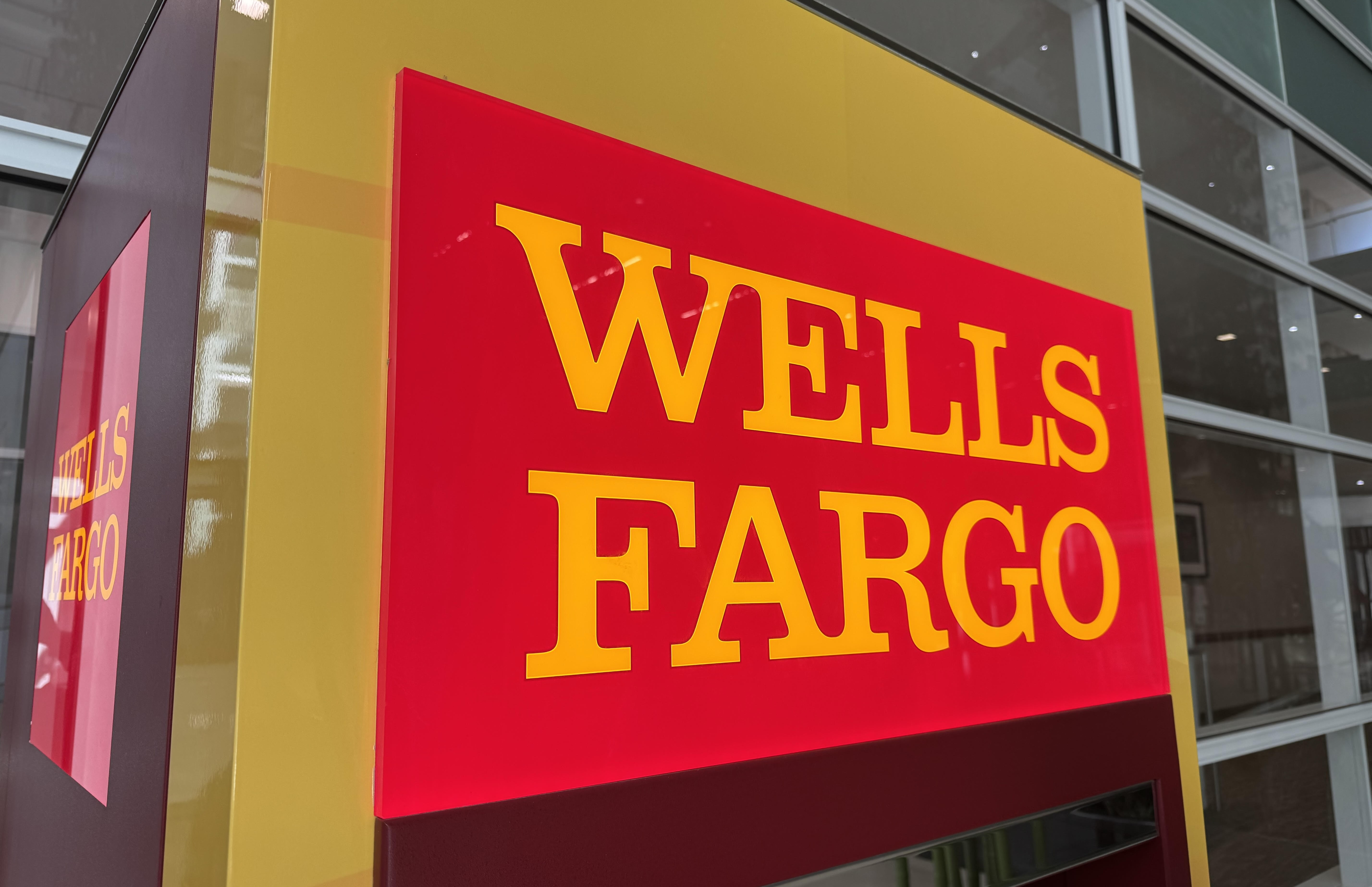 Wells Fargo's "widespread consumer abuses" forgiven by feds, allowed to ...