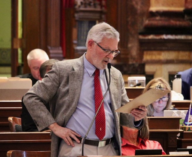 Iowa Senator Doug Campbell attends fundraiser with anti-trans activist ...