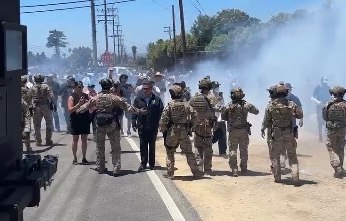 Democrat U.S. Rep doxes ICE agent, leading to injured officer after mob ...