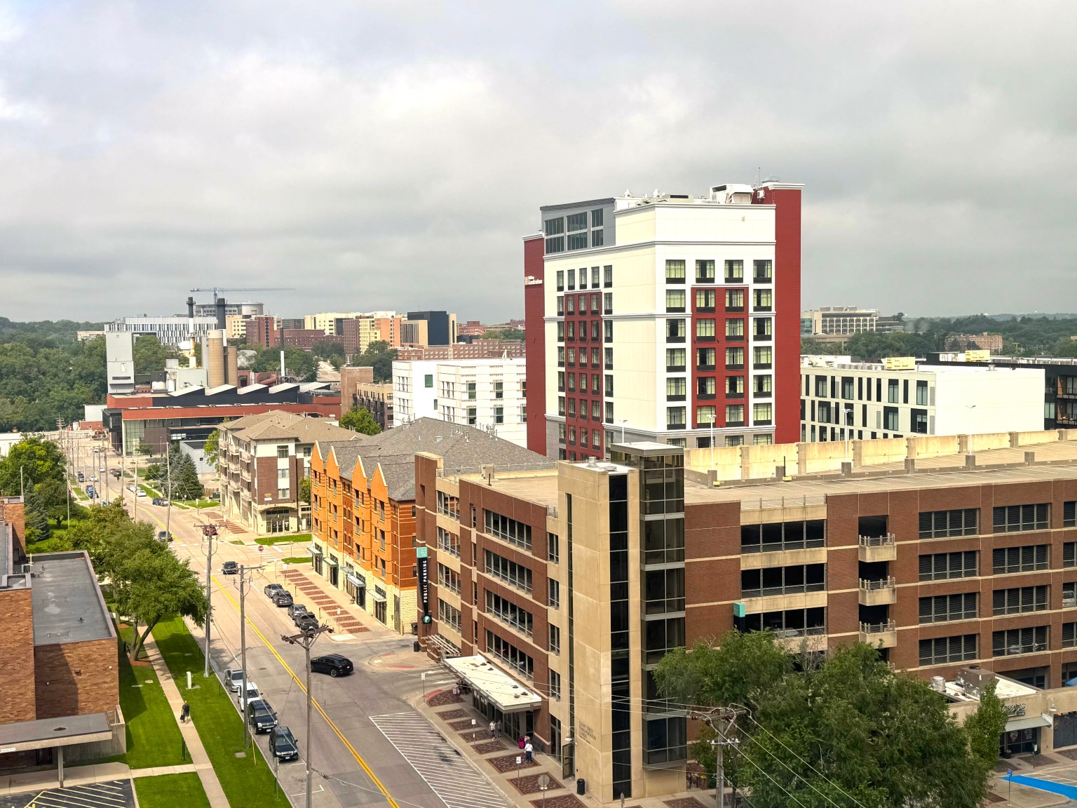 University of Iowa residence hall fire causes students to flee building ...