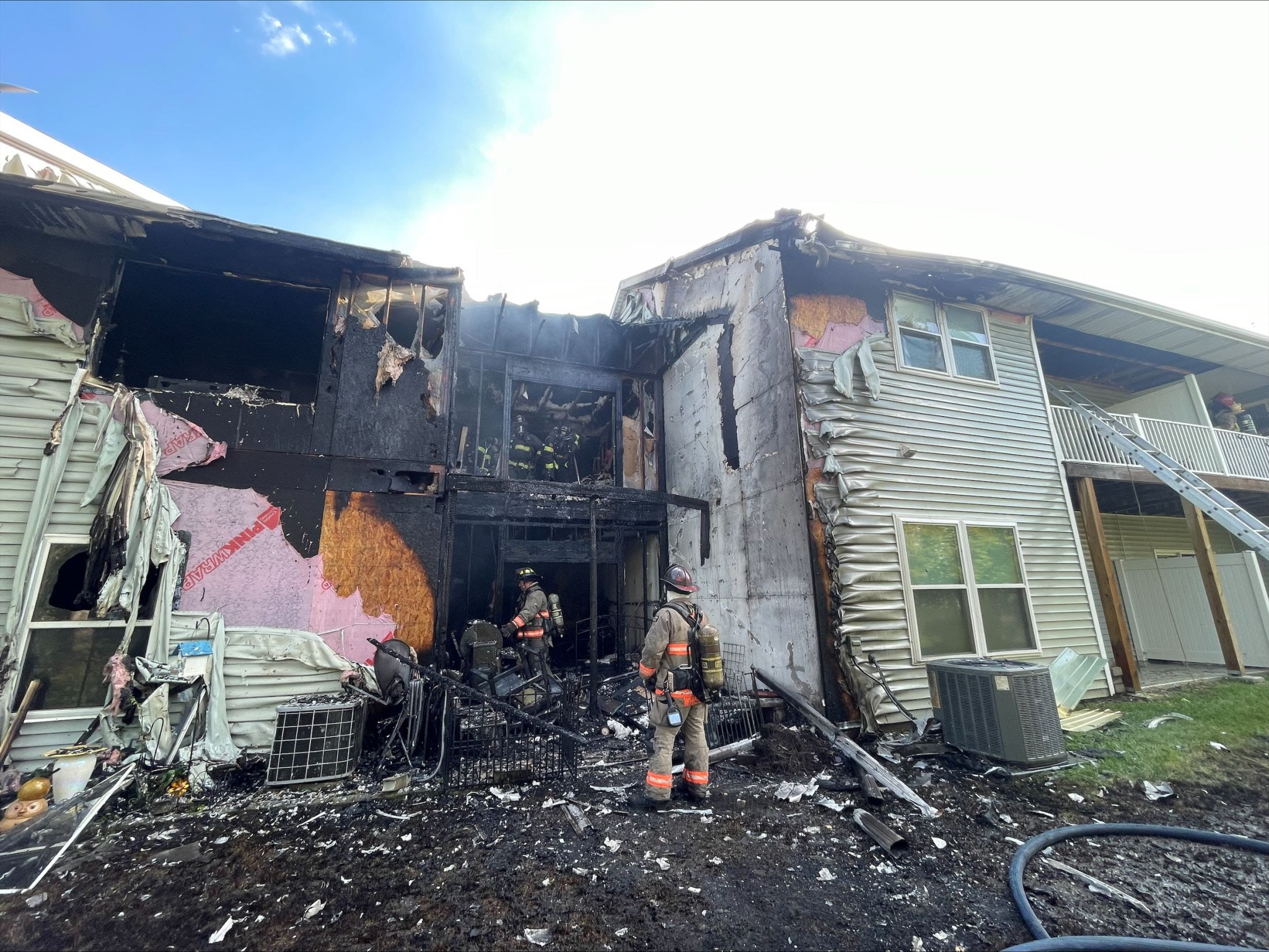 Iowa firefighters hurt in townhouse blaze - NorthIowaToday.com