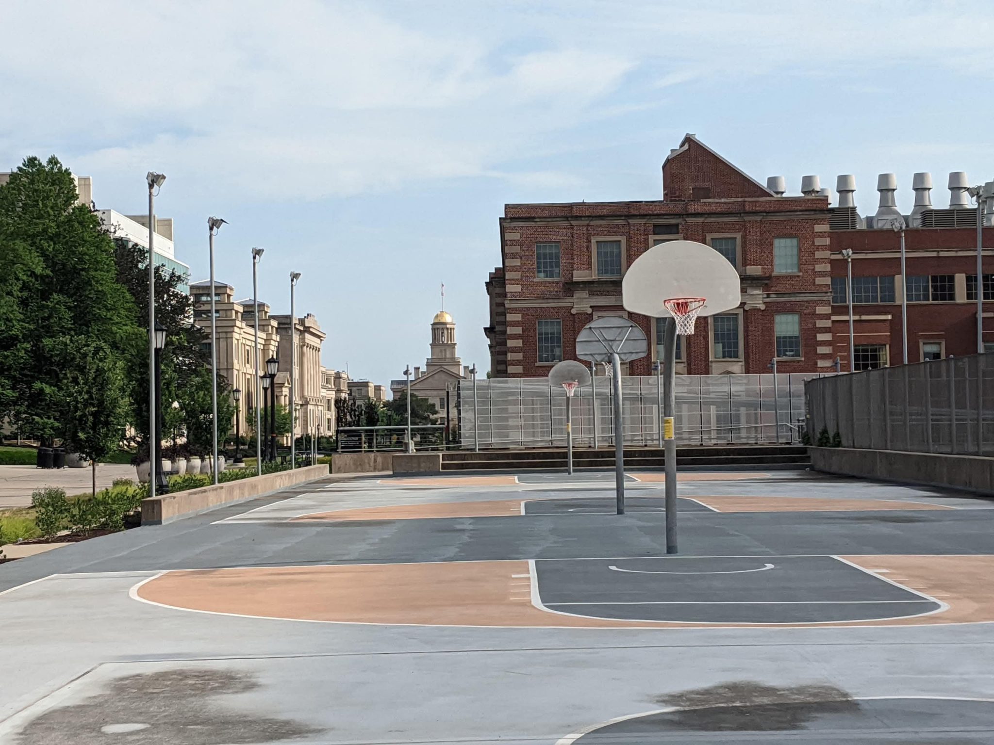 Iowa Hawkeye men's basketball team to perform at outdoor campus courts ...