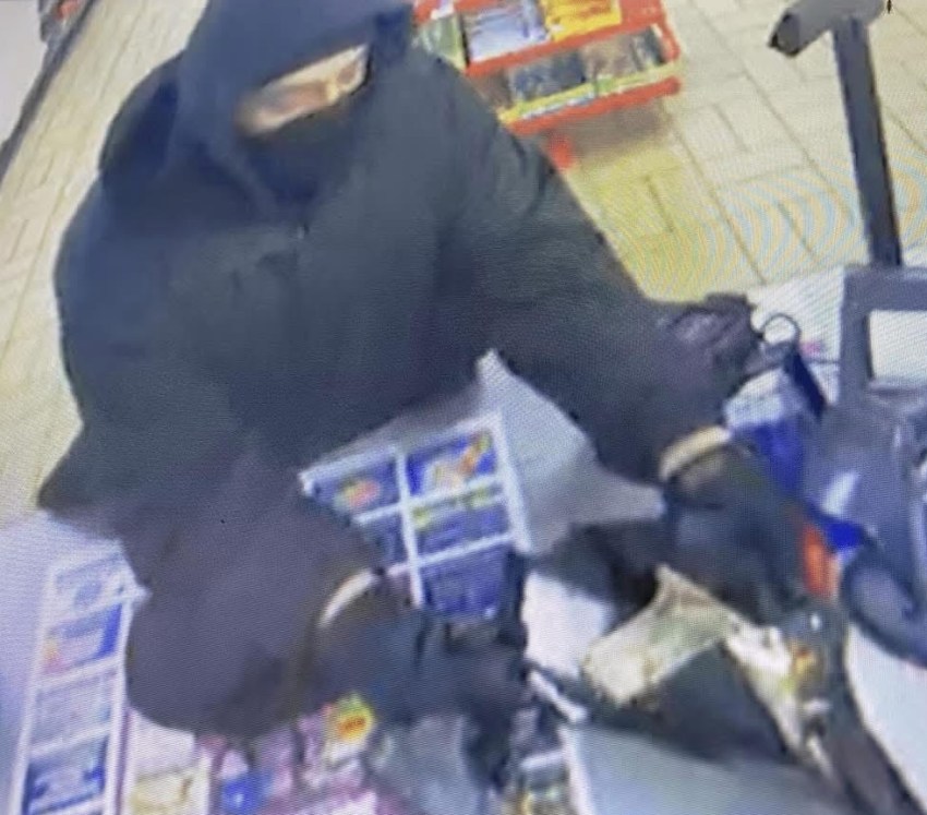 Armed robber successfully flees scene of crime in Austin, Minnesota ...
