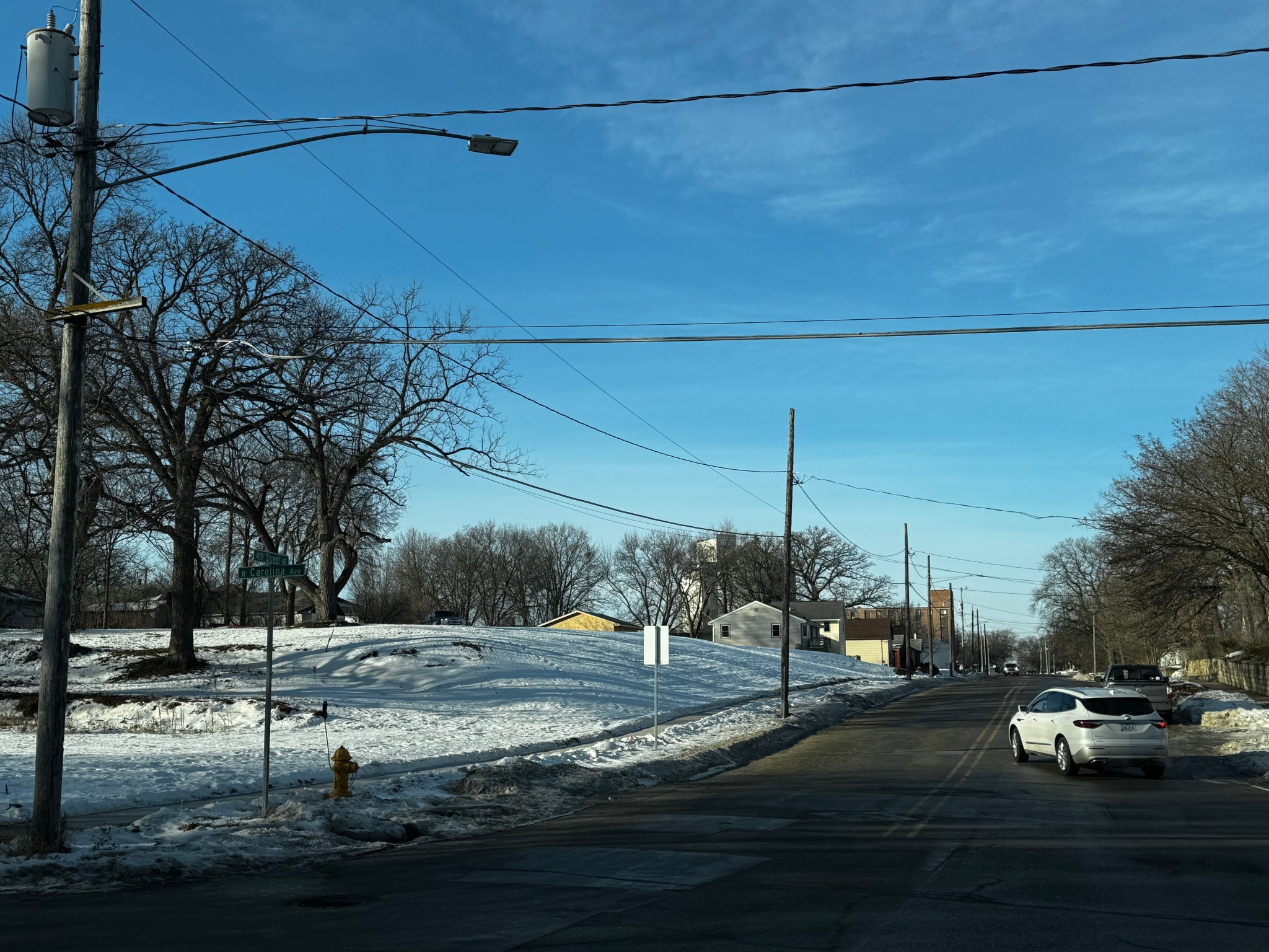 Mason City clears out area of 4th Street NE near East Park after ...